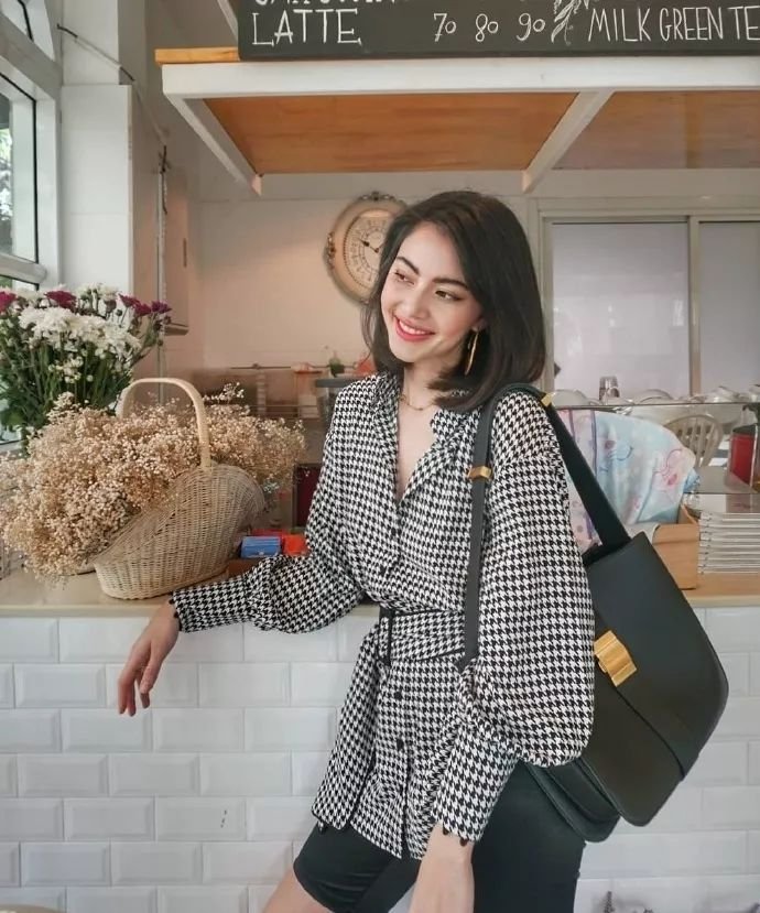 Mai的混血颜太赞了！港风也游刃有余，活脱脱一个美艳气质美女 Nestia