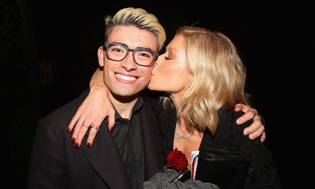 Kelly Ripa s Son Michael Shares Bloodied Photo Of Himself That ll Leave You Agape Nestia kelly-ripa-s-son-michael-shares-bloodied-photo-of-himself-that-ll-leave-you-agape-nestia