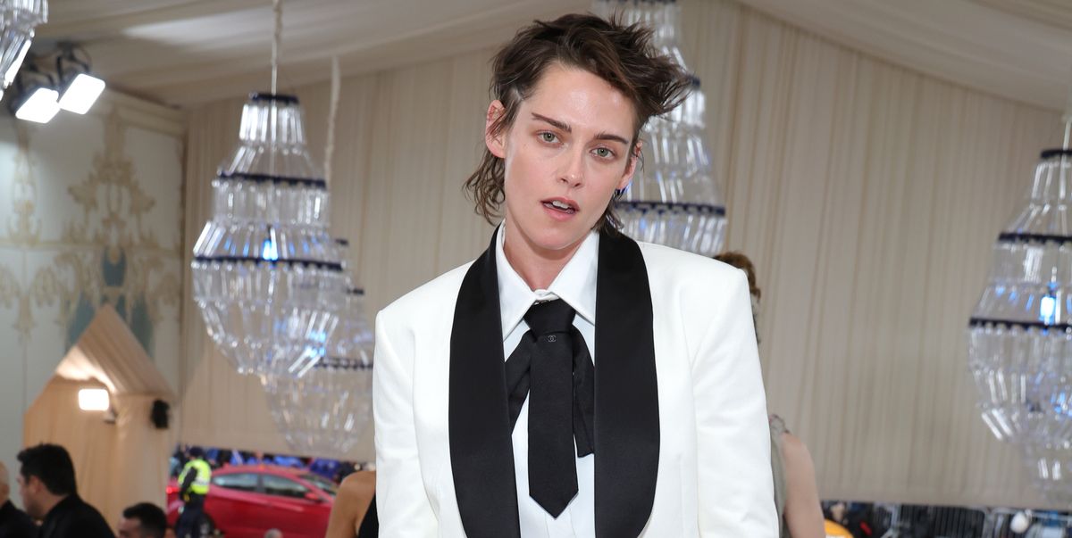 Kristen Stewart Puts a Modern Twist on the Classic Chanel Suit at the ... Kristen Stewart Puts a Modern Twist on the Classic Chanel Suit at the ...