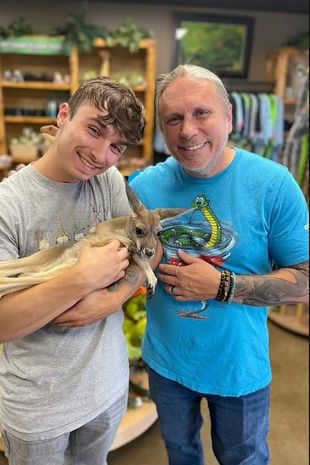 Popular reptile influencer Brian Barczyk dies after posting heart ...