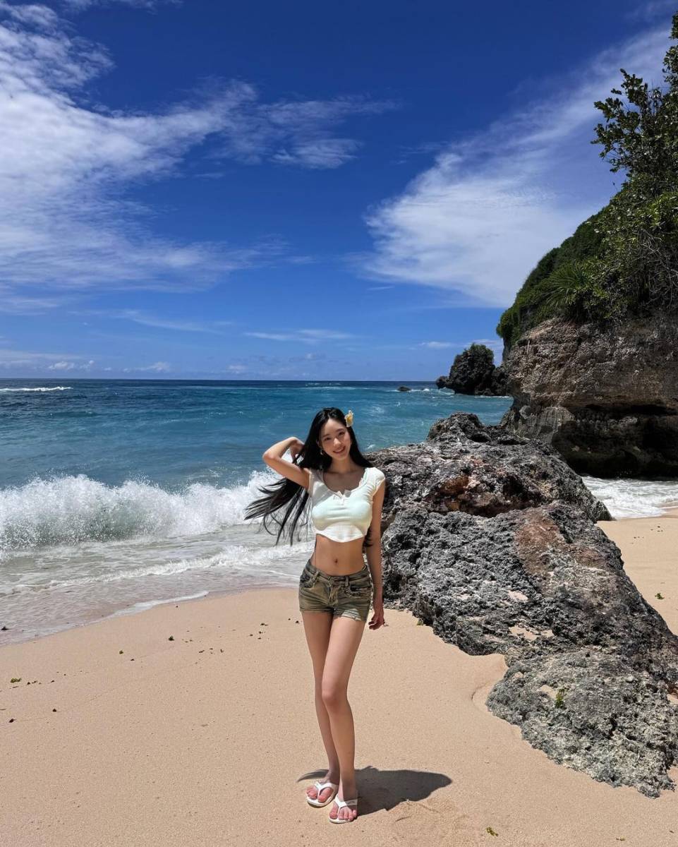 小S二女儿Lily晒海边度假照 花季少女好身材太养眼 | Nestia