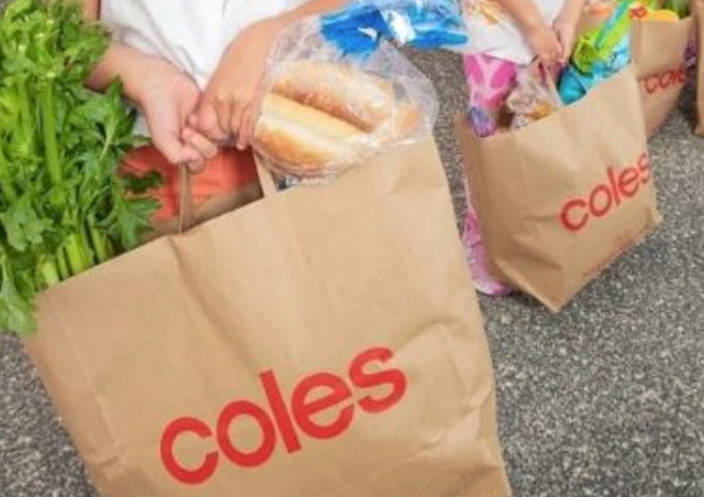 新州Coles员工主动帮客户扫描纸袋，顾客却抱怨：怀疑我会偷？（组图） | Nestia