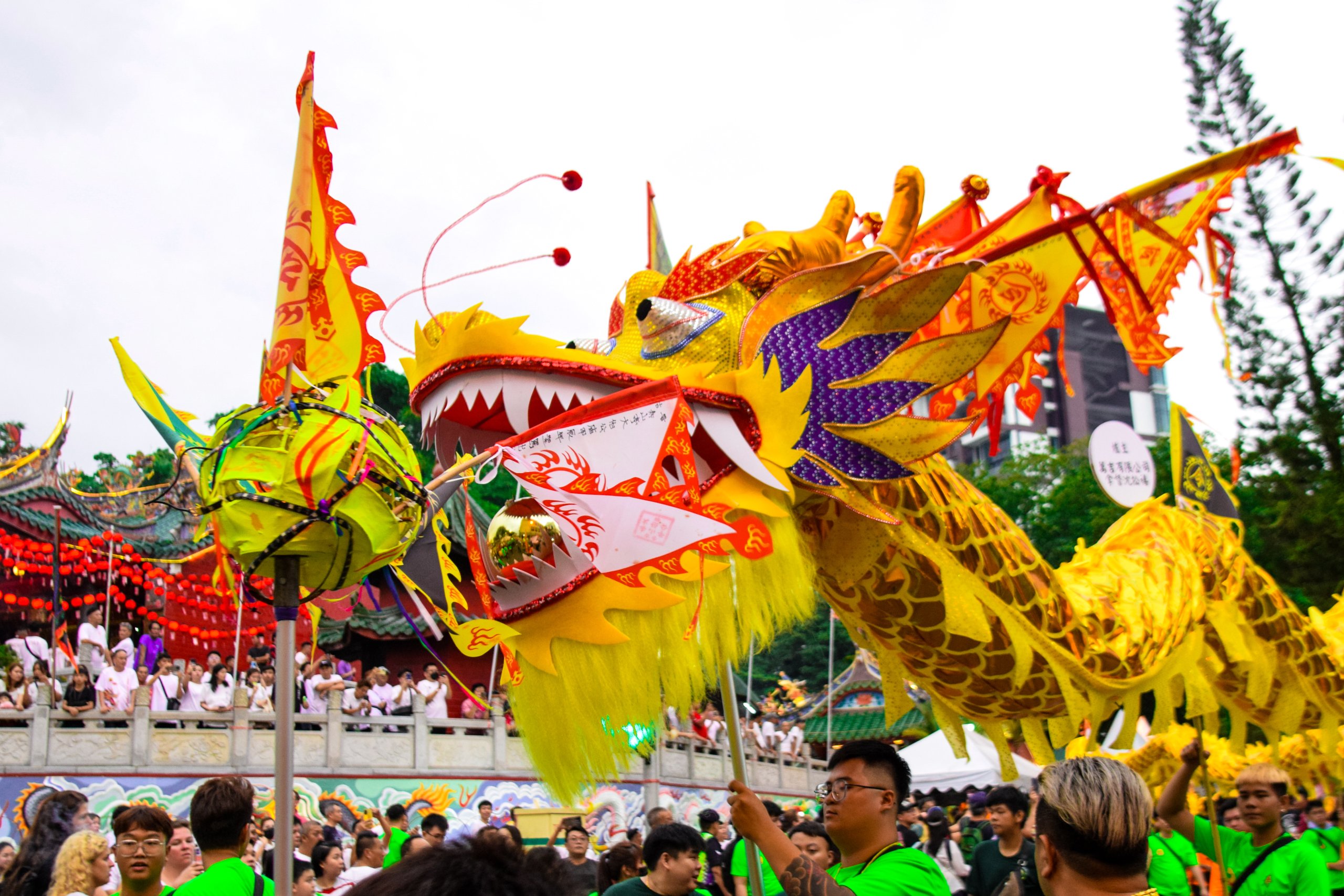 222-foot-long dragon steals the show at Siew San Teng Tua Pek Kong ...