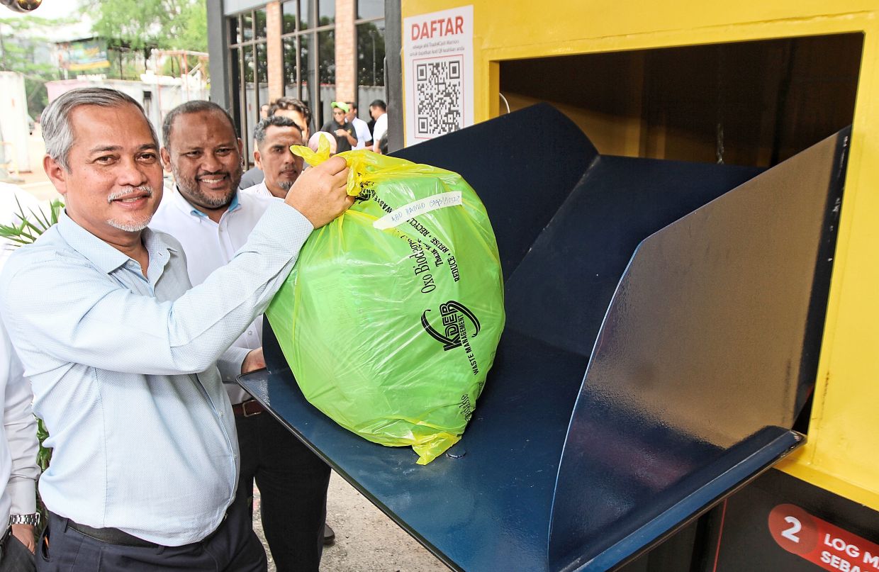 Drive-through recycling centre launched in Sepang | Nestia