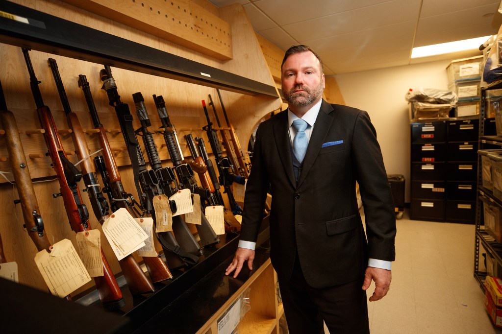 Top ATF agent in NYC reflects on gun violence after his mom was gunned ...