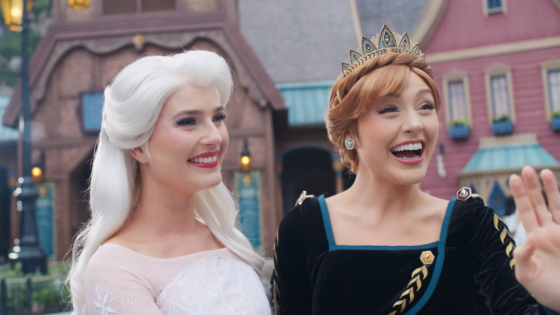Discover the World of Frozen at Hong Kong Disneyland with K-pop star ...