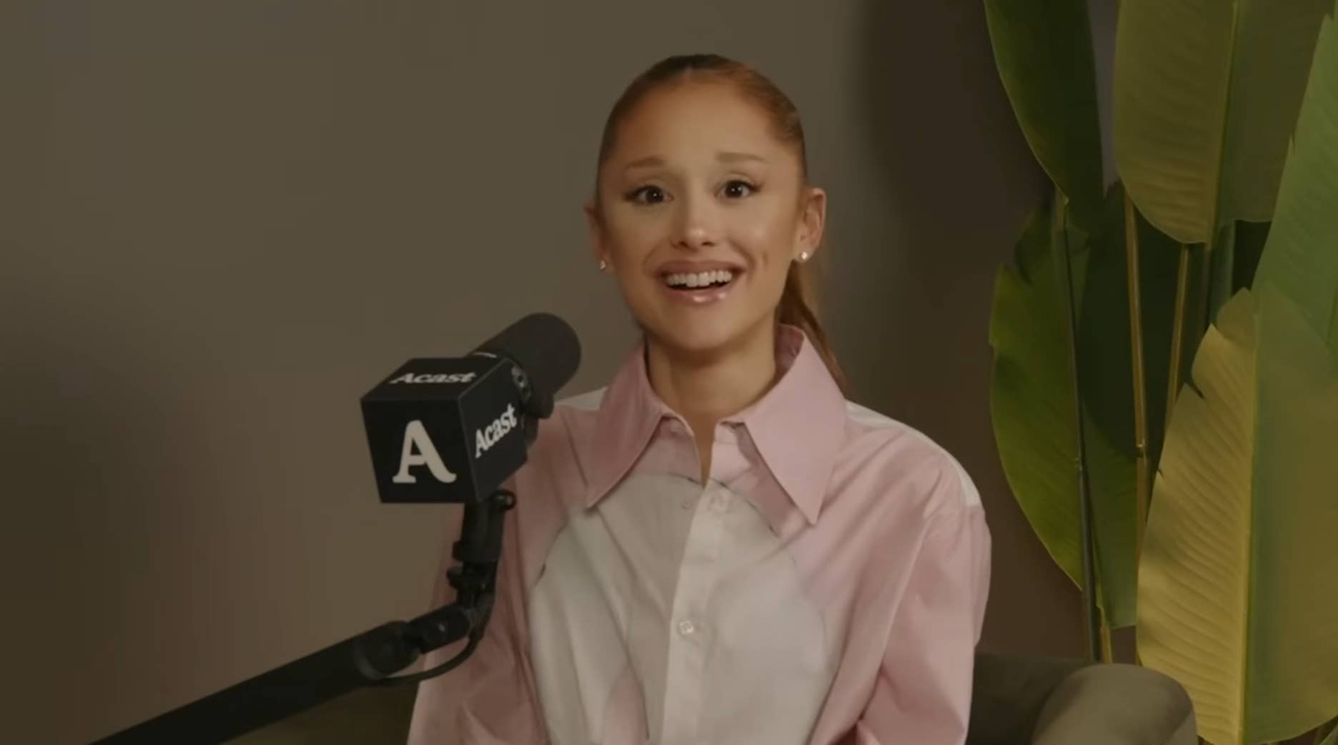Ariana Grande Corrected An Interviewer For Comparing Her To Other ...